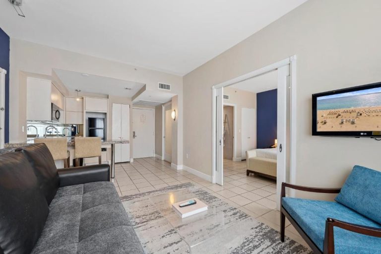 Miami Swingers Hotel Takeover